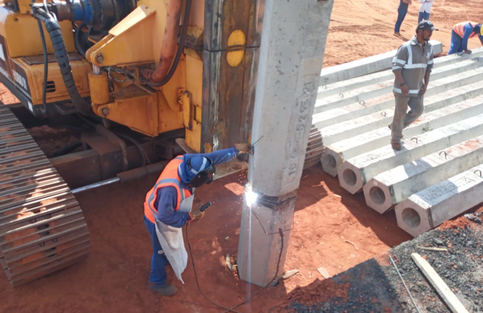 Implantação De Estacas Do Viaduto No Km 84 Duplicação Da Br 153 Sp
